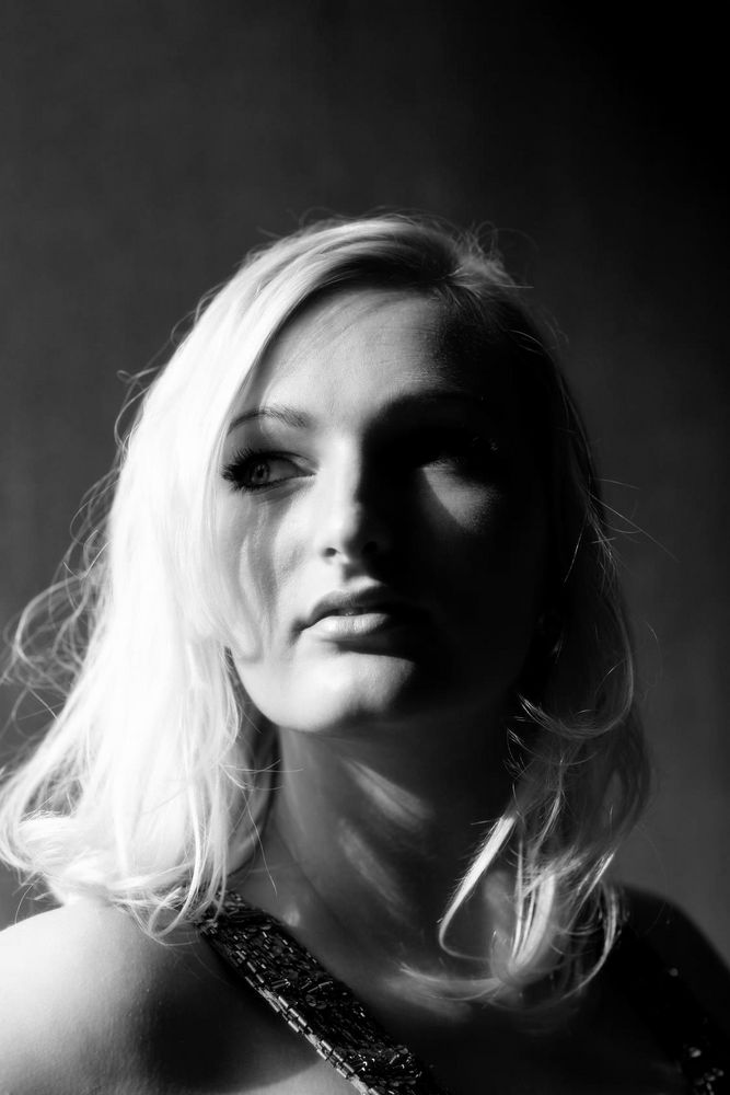 Schwarz-Weiss Foto & Bild | portrait, portrait frauen, outdoor Bilder ...