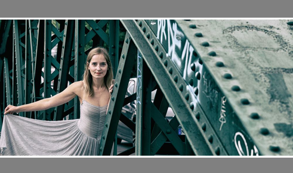 schwebend Foto & Bild | portrait, streetfotografie mit menschen, portrait frauen Bilder auf ...
