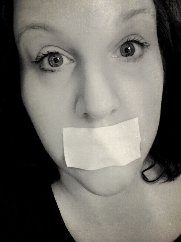 Schweigen Foto & Bild | monochrome, emotionen, menschen Bilder auf ...