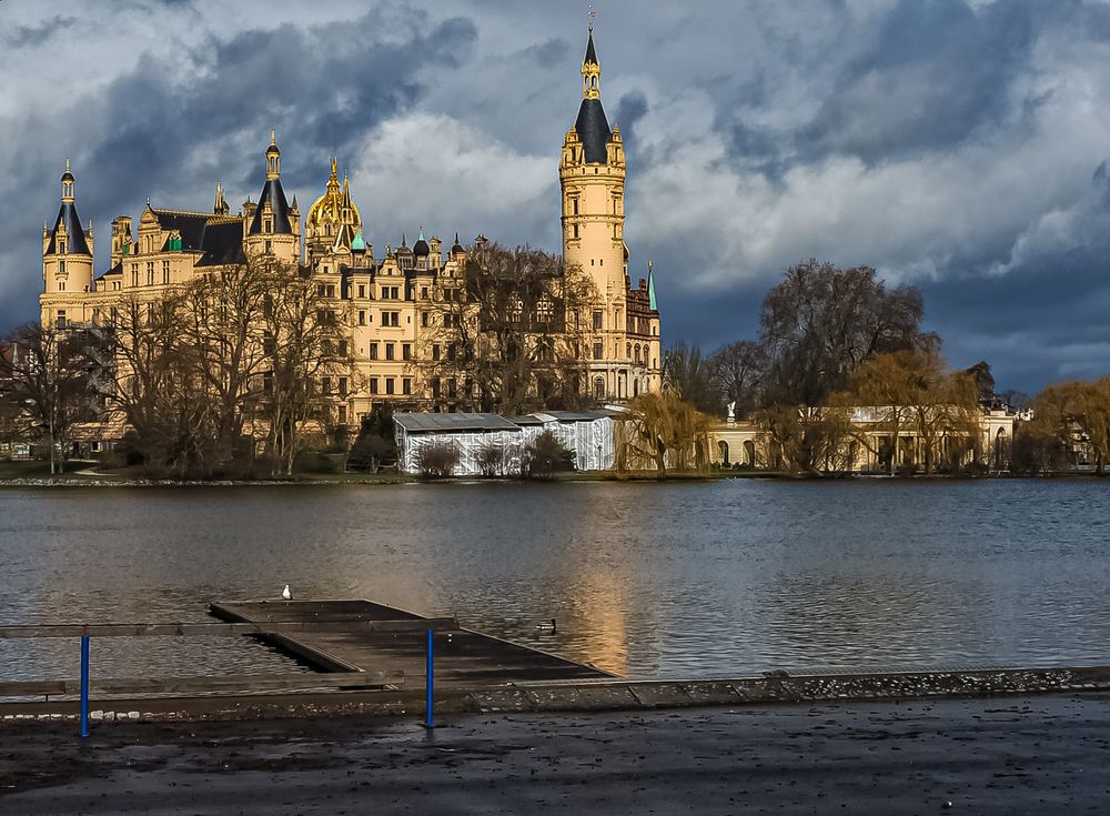 Schweriner Schloss Foto & Bild | outdoor, wasser, wolken Bilder auf ...