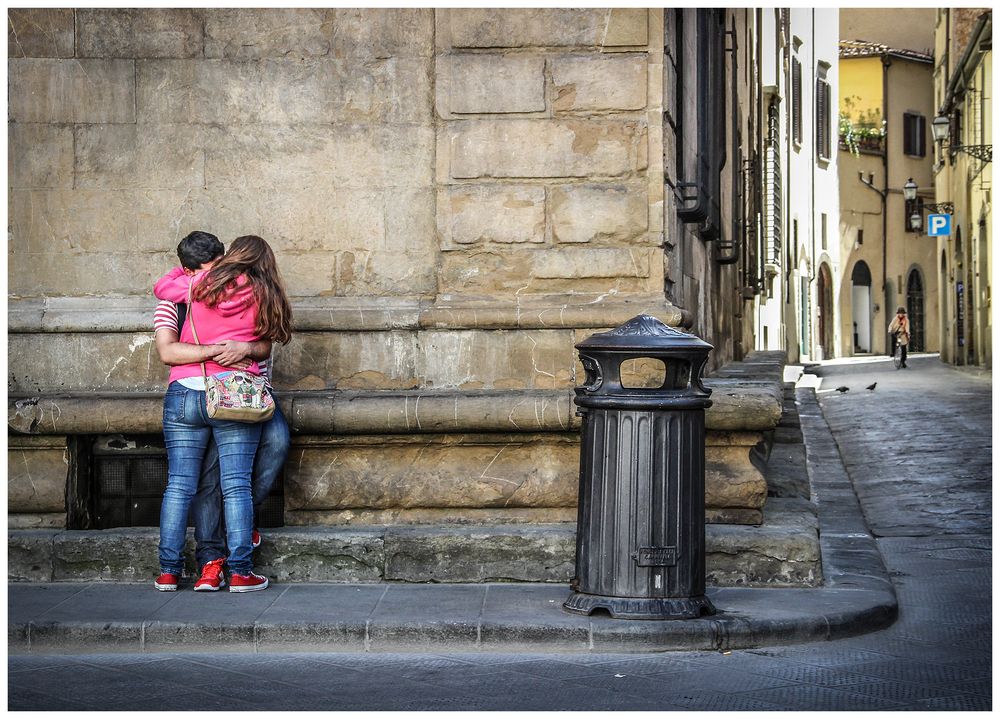 Scorcio urbano con bacio Foto % Immagini| temi Foto su fotocommunity
