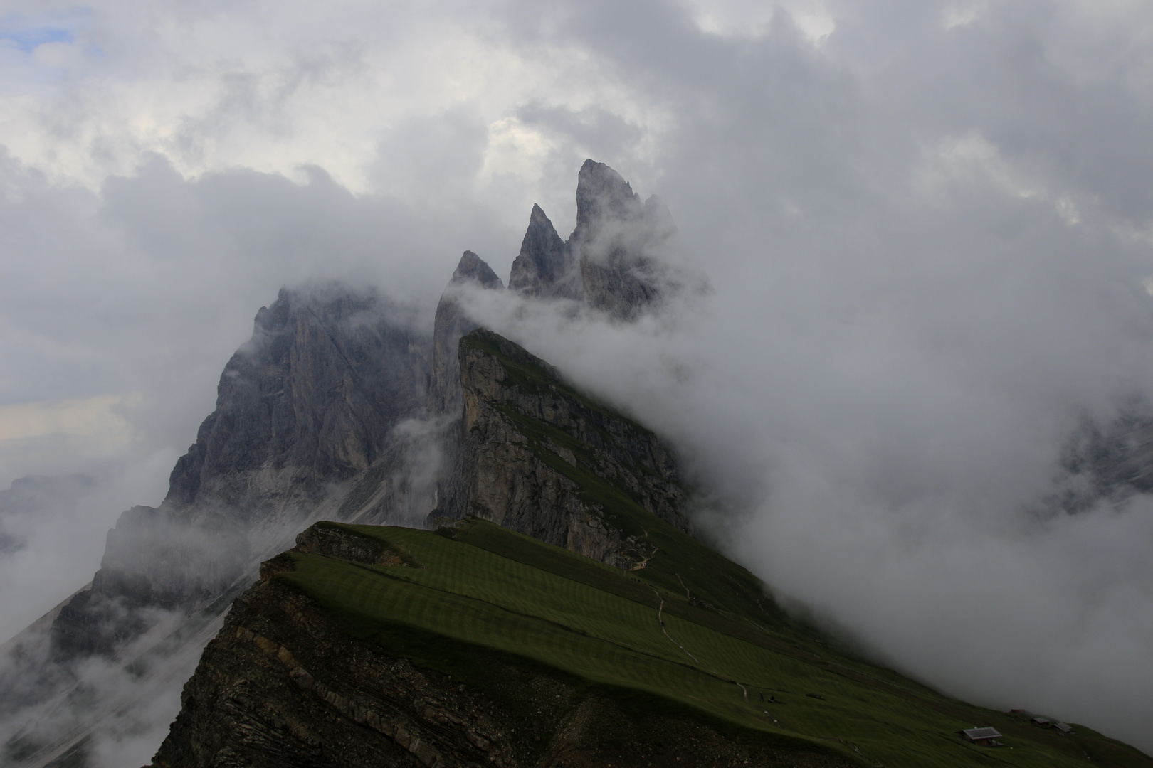 Seceda im Wechselbad der Wolken... Foto & Bild | europe, italy, vatican ...