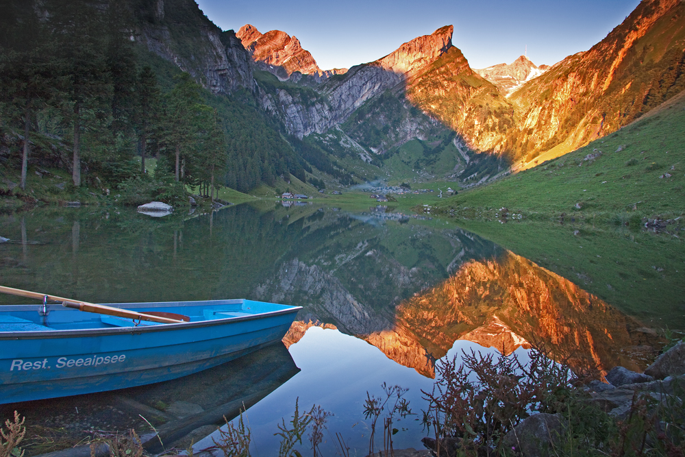 Seealpsee im Alpstein Foto & Bild | landschaft, berge, bergseen Bilder ...