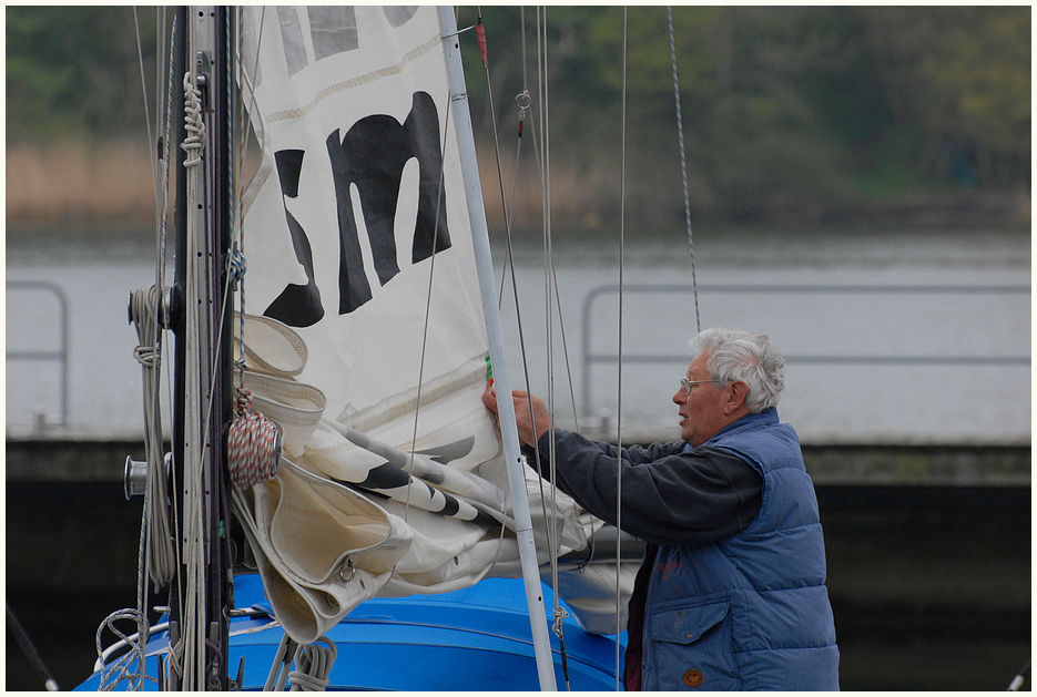 Segel setzen Foto & Bild | erwachsene menschen, alltagsereignisse ...