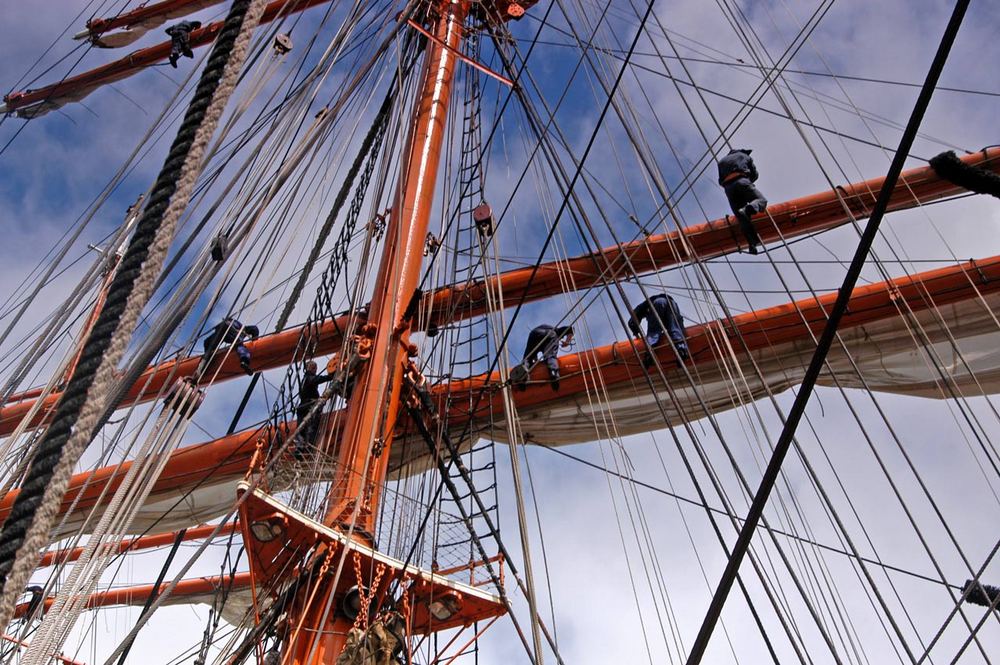 Segel setzen Foto & Bild | erwachsene menschen, menschen bei der arbeit ...