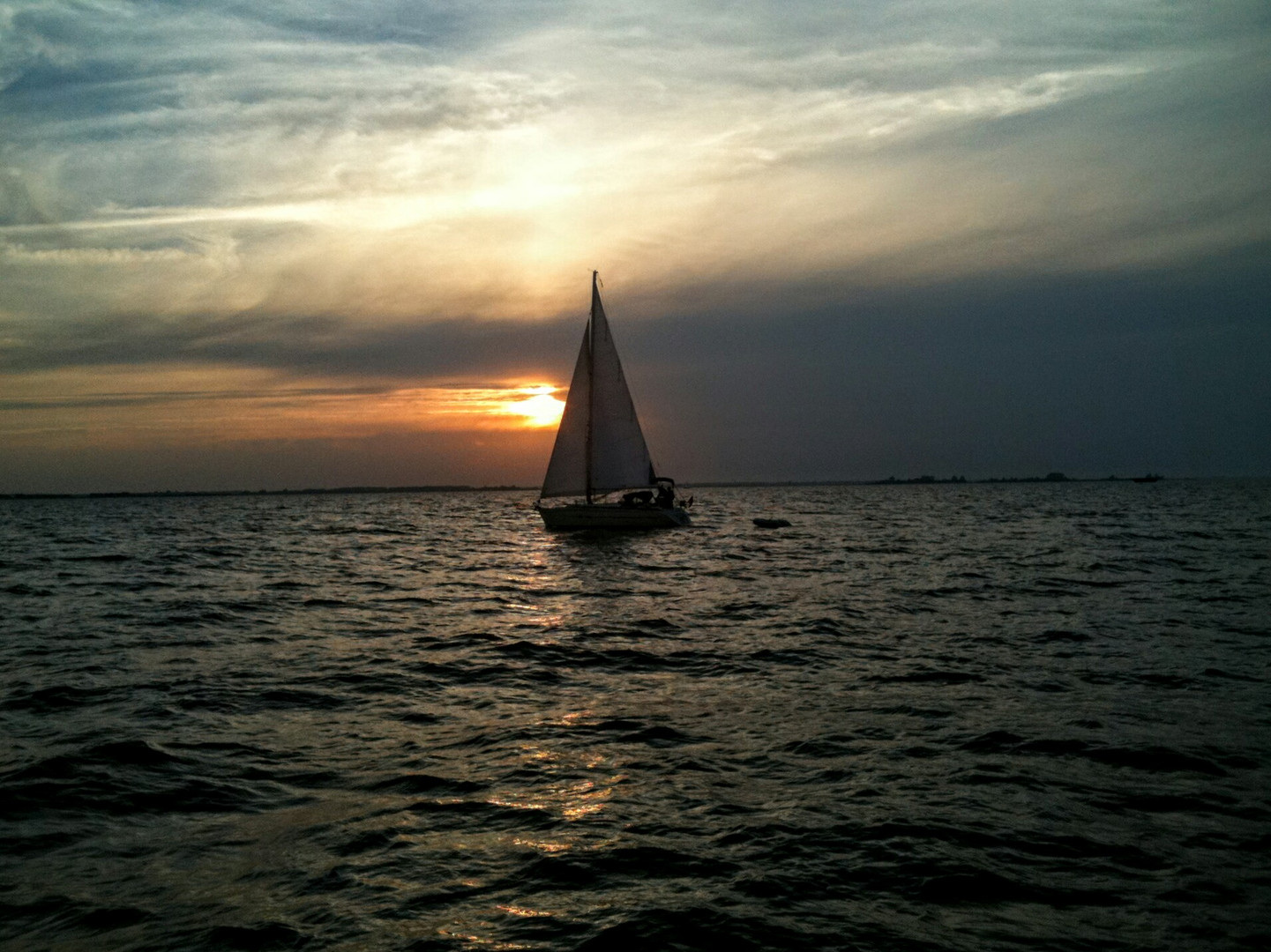 Segeln im Sonnenuntergang Foto & Bild | sonnenuntergang, segeln, sonne ...