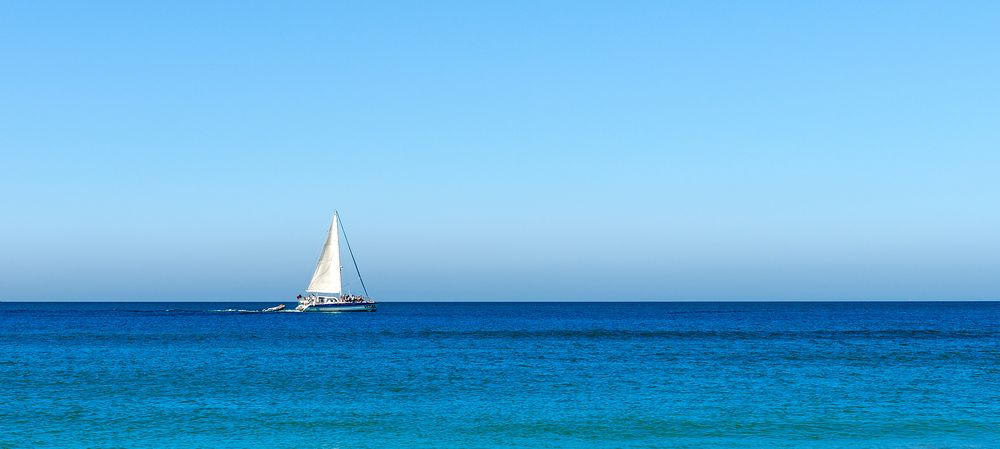 Segeln in netter Gesellschaft, gut besucht ist das Schiff. Foto & Bild ...