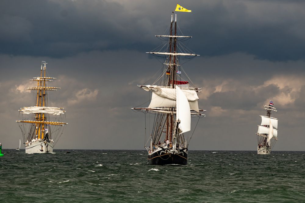 Segeltörn der teilnehmenden Schiffe der Hanse-Sail in Rostock ...