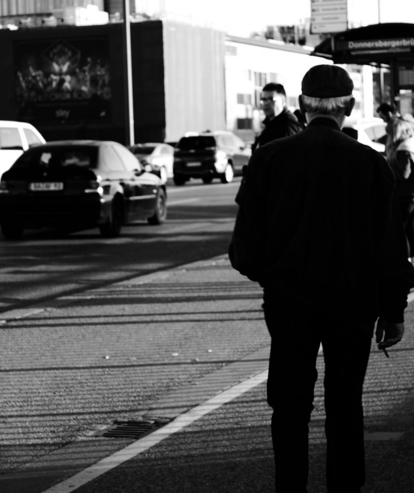Seinen Weg gehen.. Foto & Bild | streetfotografie mit menschen, street ...