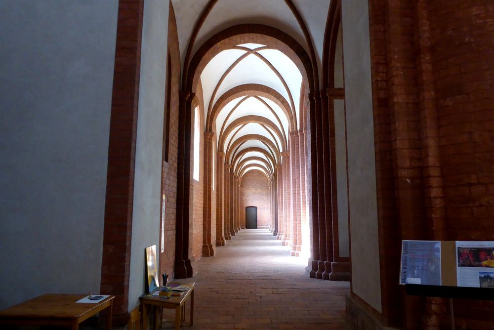 Seitengang in der Klosterkirche Lehnin Foto & Bild | architektur, sakralbauten, projekte Bilder ...