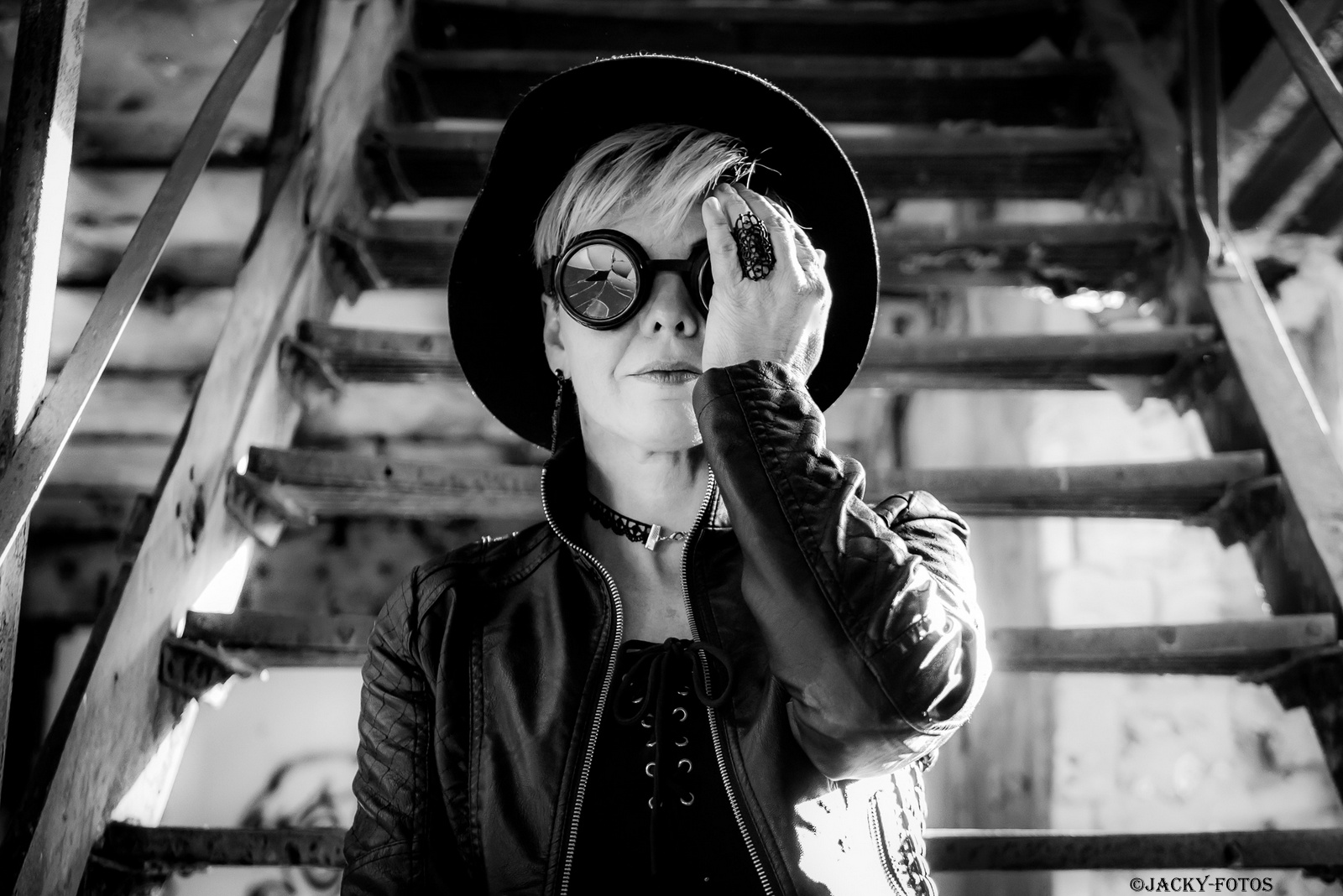 Selbst wenn alles zerbricht, die Scherben spiegeln das Licht. Foto ...