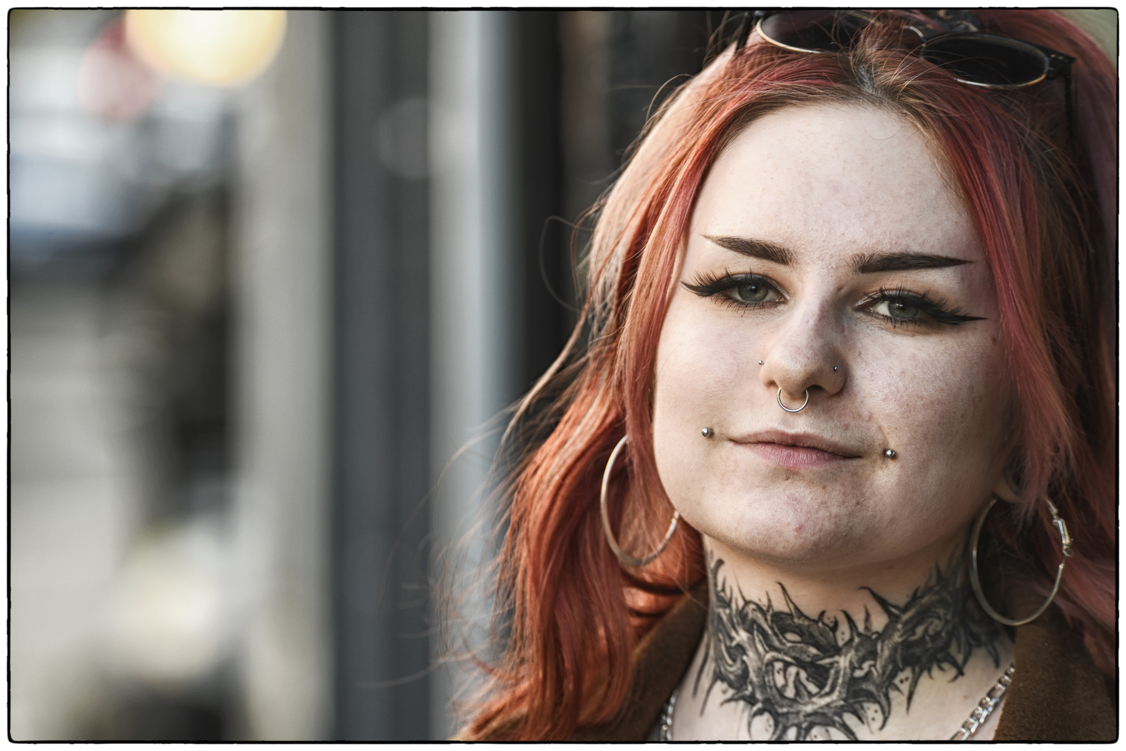 selbstbewusst Foto & Bild | portrait, streetfotografie mit menschen, portrait frauen Bilder auf ...