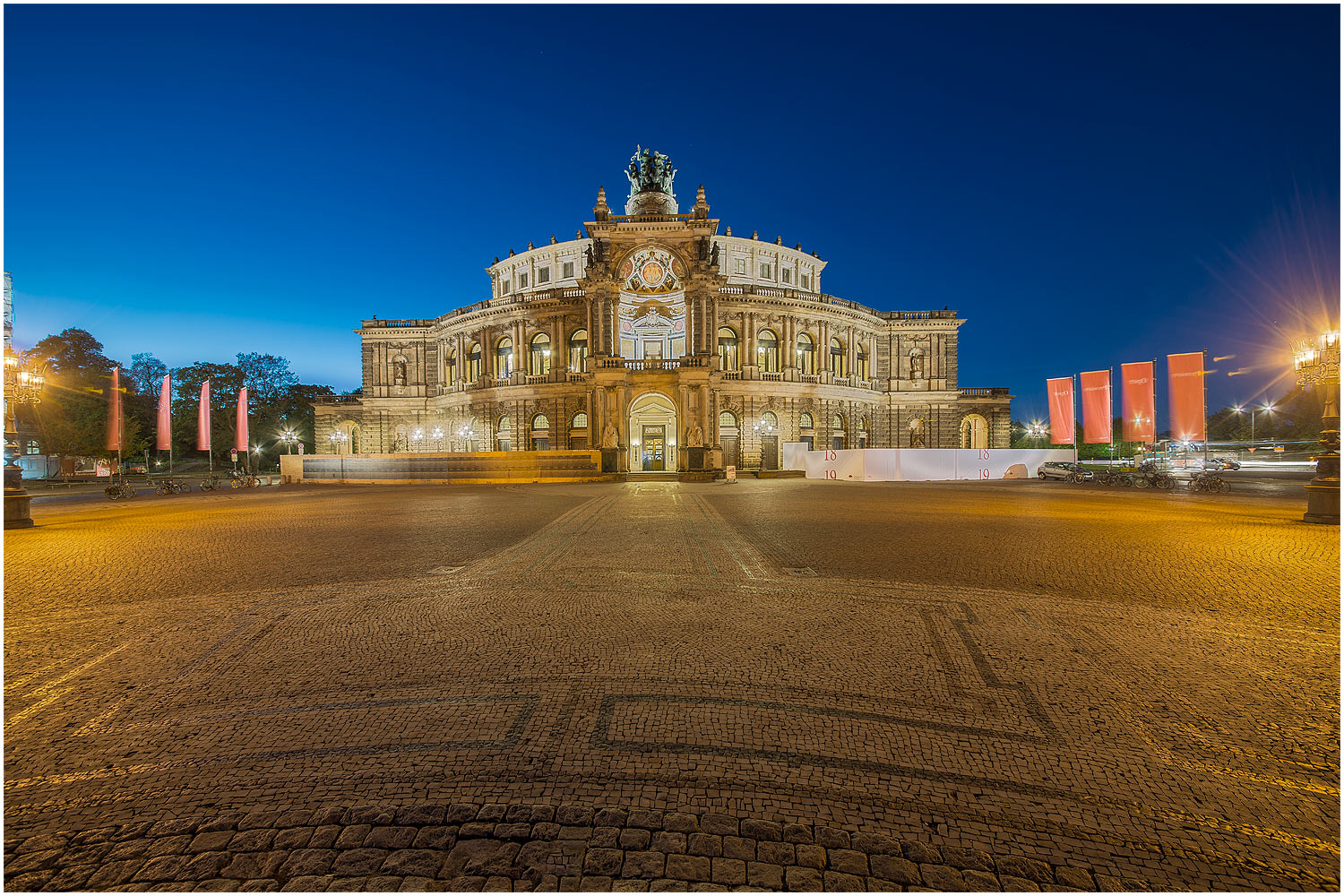 Semperoper.. Foto & Bild | architektur, architektur bei nacht ...