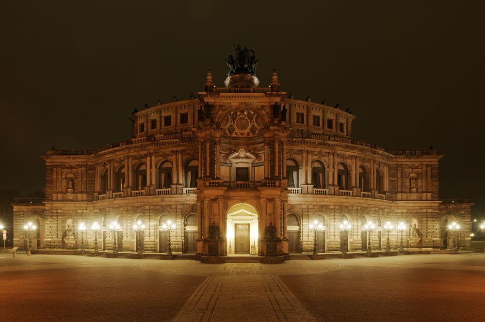 Semperoper in Dresden Foto & Bild | architektur, architektur bei nacht ...