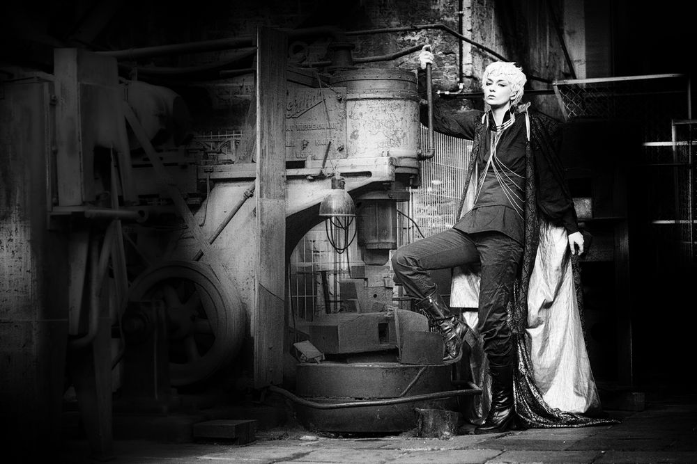 Sensenfabrik Foto & Bild | indoor, fashion, menschen Bilder auf fotocommunity