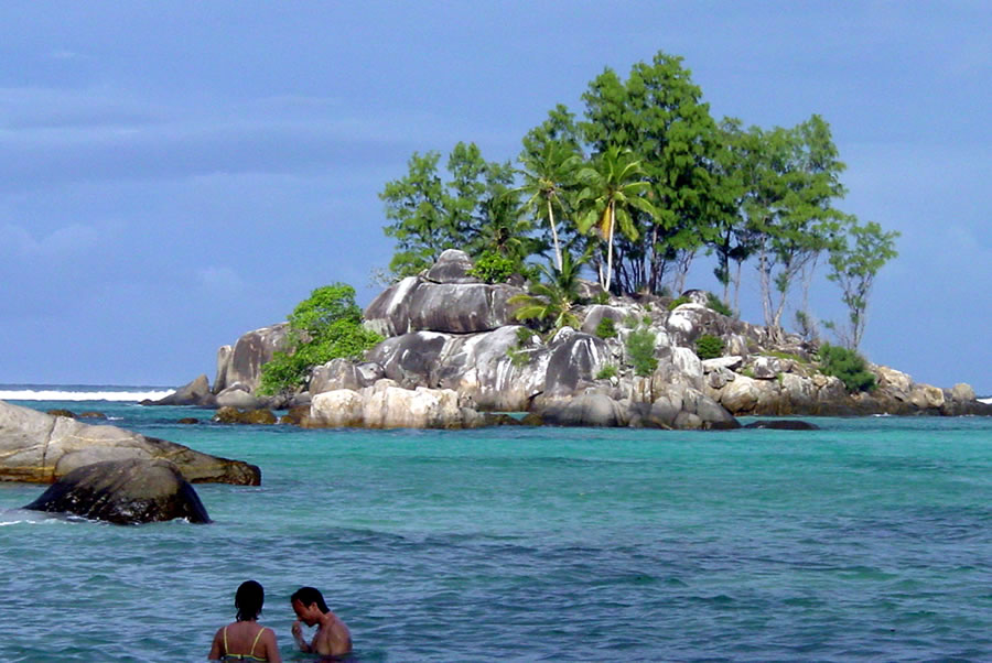 Seychellen (Mahe Anse Royal) - Vorgelagerte Insel Foto & Bild ...