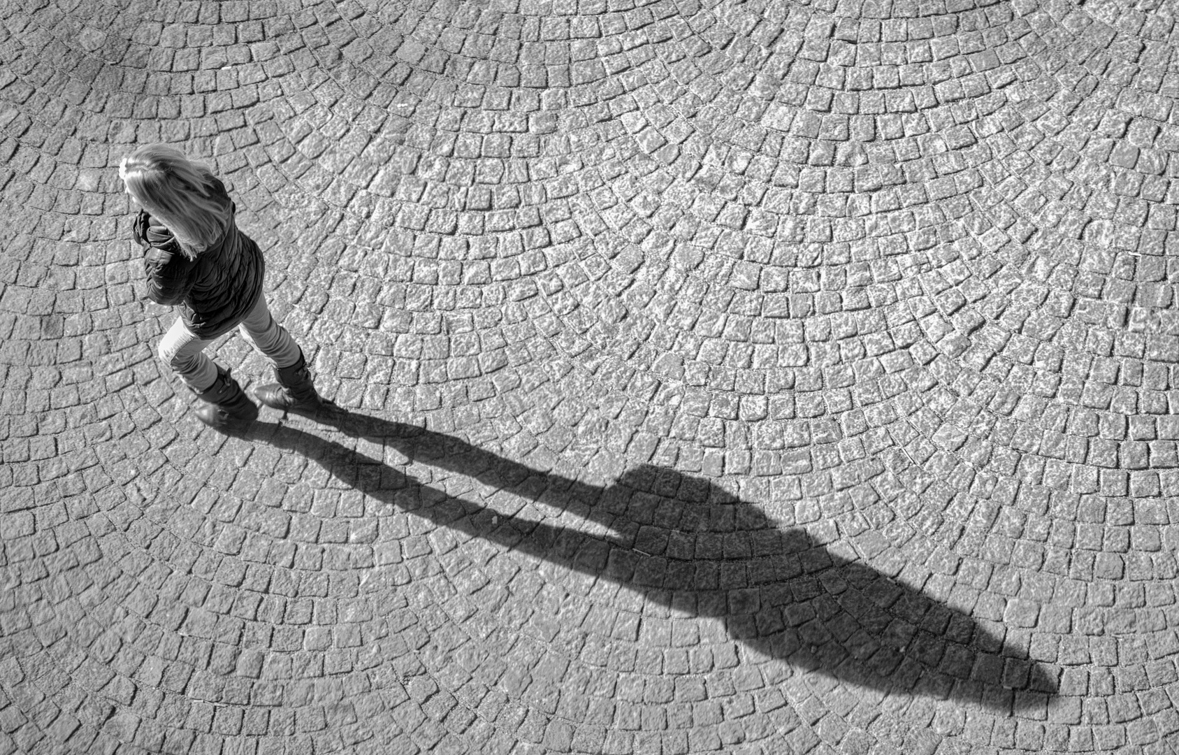 shadow on the street Foto & Bild | streetfotografie mit menschen ...