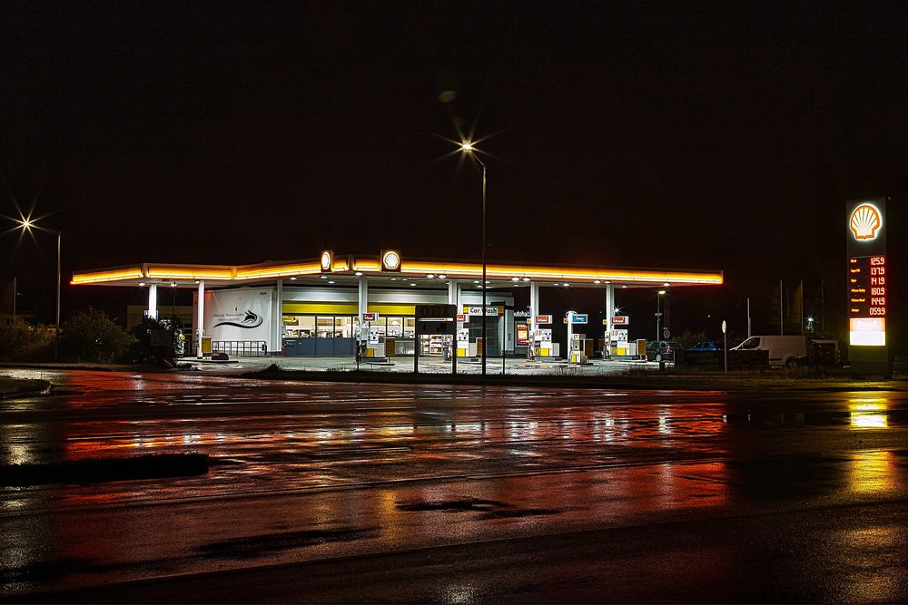 Shell Tankstelle Foto & Bild | architektur, architektur bei nacht ...