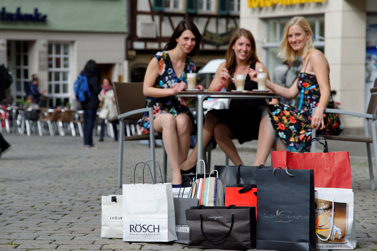 Shopping!!!!! Foto & Bild | erwachsene menschen, gruppen, mehrere menschen Bilder auf fotocommunity