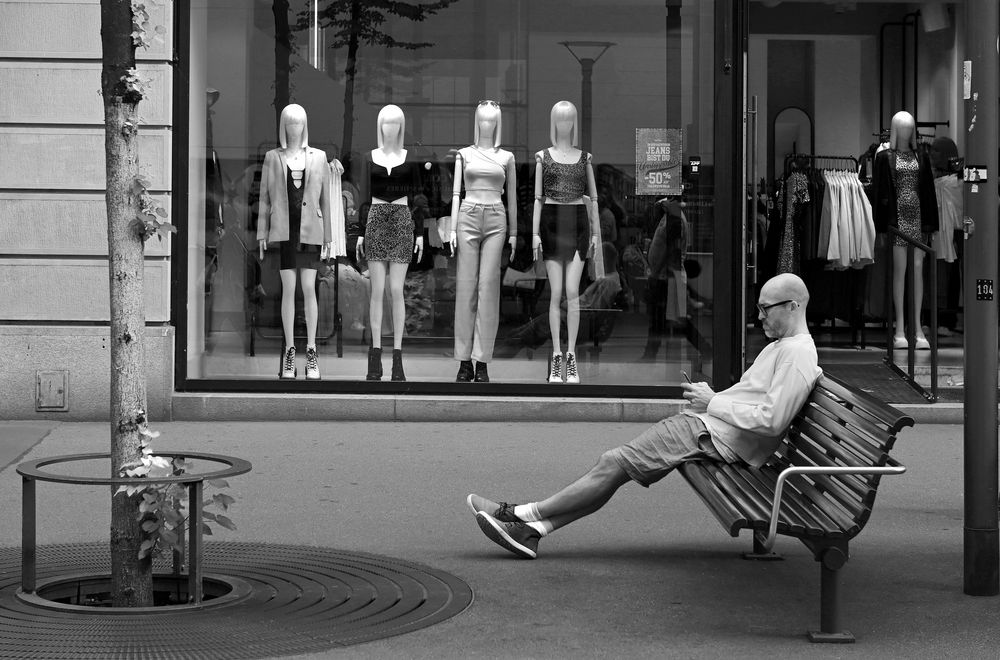 - Shopping Pause - Foto & Bild | erwachsene menschen, streetfotografie mit menschen, street ...