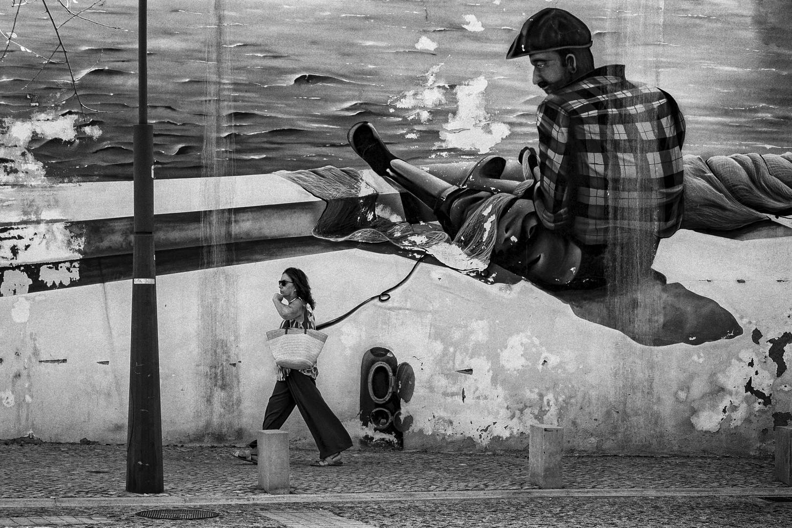 short leash Foto & Bild | architektur, streetart, graffiti & tags, streetfotografie mit menschen ...