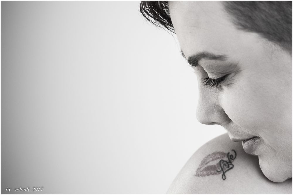 Shoulder Kiss BW Foto & Bild | erwachsene menschen, portrait, portrait ...