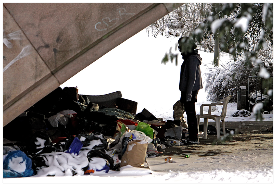 sie schlafen unter der Brücke Foto & Bild | erwachsene menschen, alltagsereignisse, menschen in ...