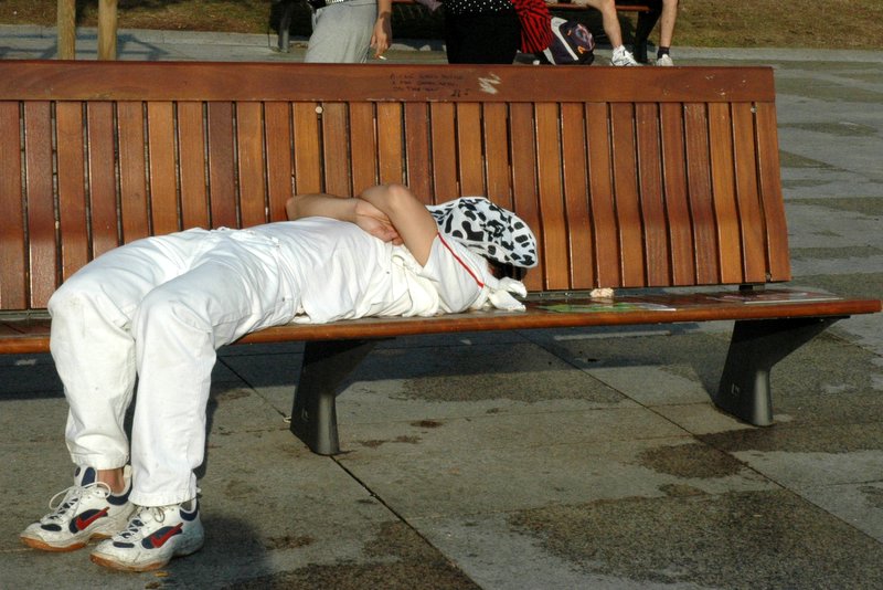 Siesta während San Fermin... Foto & Bild | streetfotografie mit ...