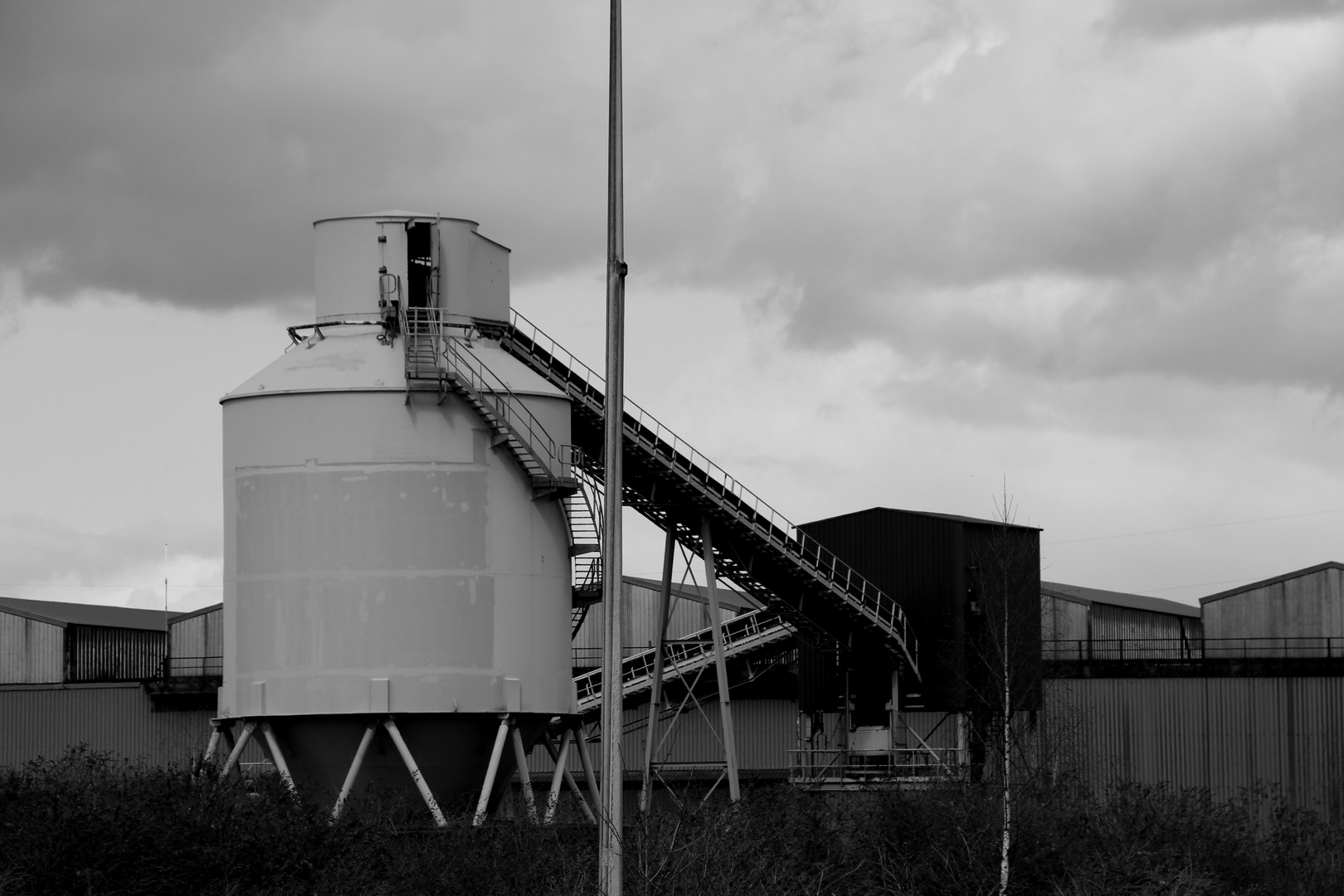 Silo Foto & Bild | monochrome, architektur, monochrom Bilder auf ...