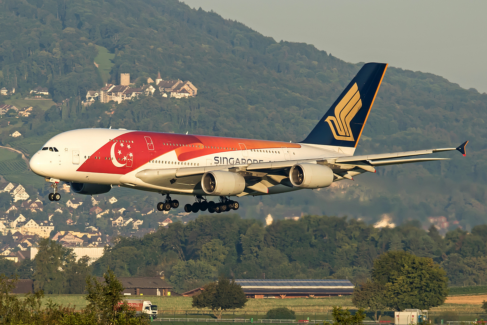 Singapore Airlines A380, 9V-SKI, Final Approach ZRH Foto & Bild ...