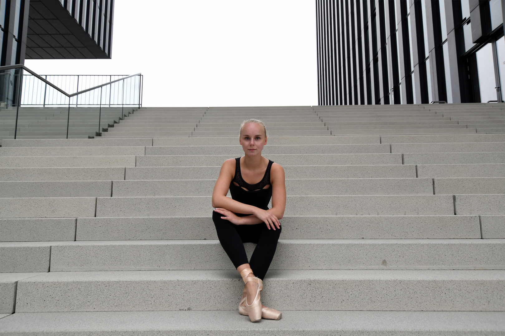 sitting on a step Foto & Bild | portrait, kunstfotografie & kultur, tanz Bilder auf fotocommunity