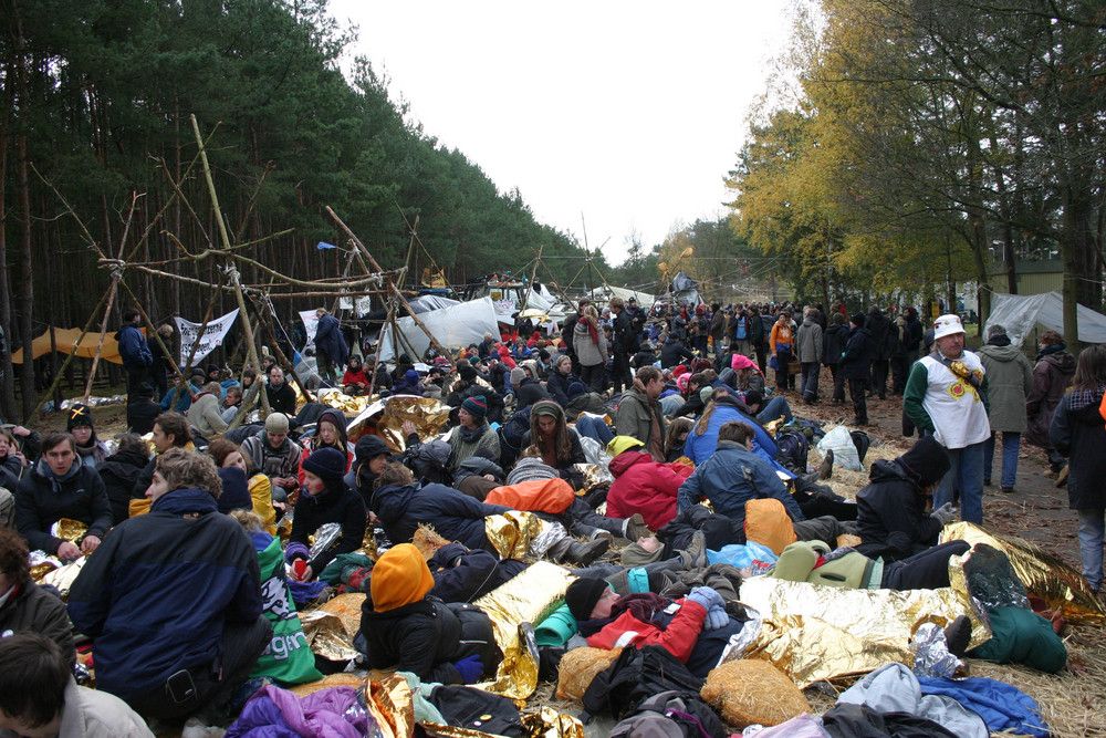 Sitzblockade vor dem Zwischenlager Foto & Bild | reportage ...