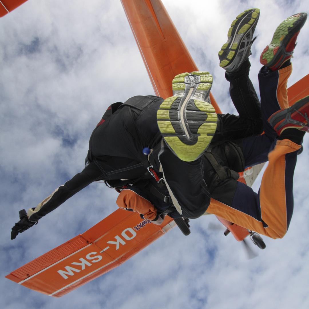 Sky diving-free fall from 4200m Höhe Foto & Bild | sport, canon ...