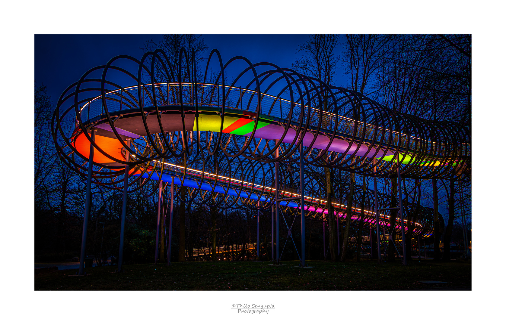 Slinky Springs to Fame, Oberhausen Foto & Bild | nachtaufnahme, brücke ...