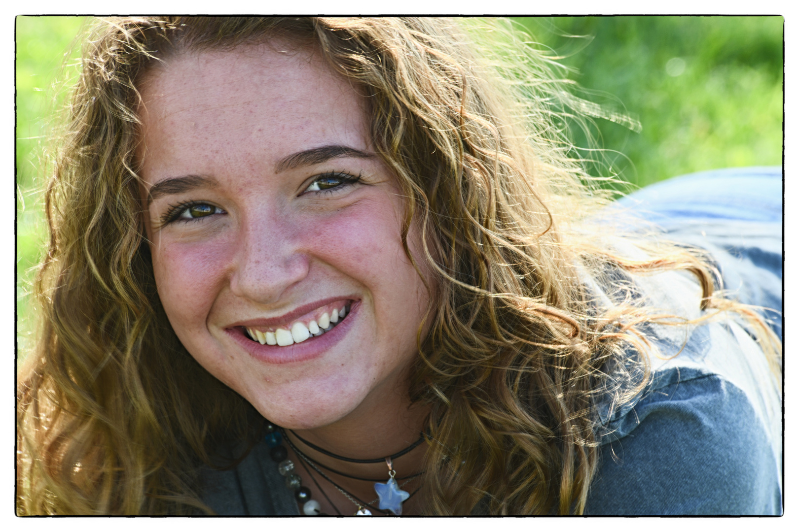 smart smiling Foto & Bild | portrait, streetfotografie mit menschen, portrait frauen Bilder auf ...