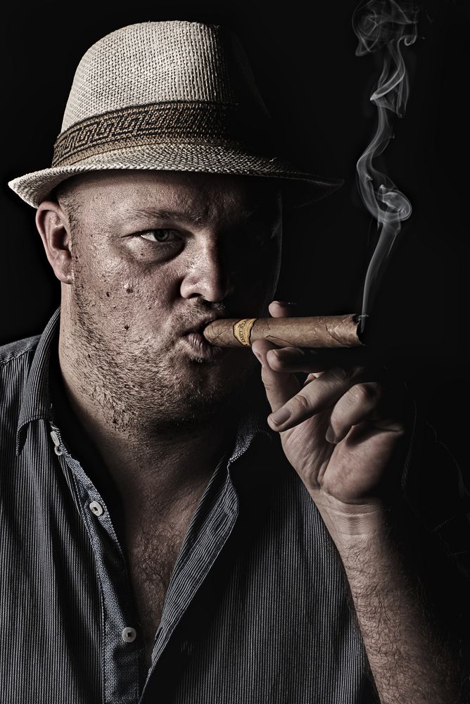 Smokin` Foto & Bild | fotos, studio, indoor Bilder auf fotocommunity