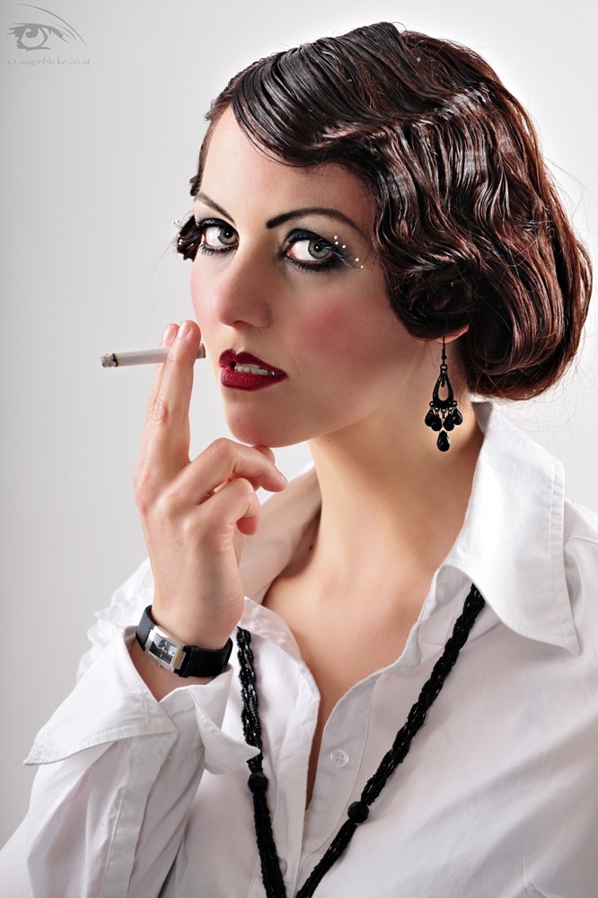 Smoking Lady Foto & Bild | portrait, portrait frauen, studio Bilder auf ...