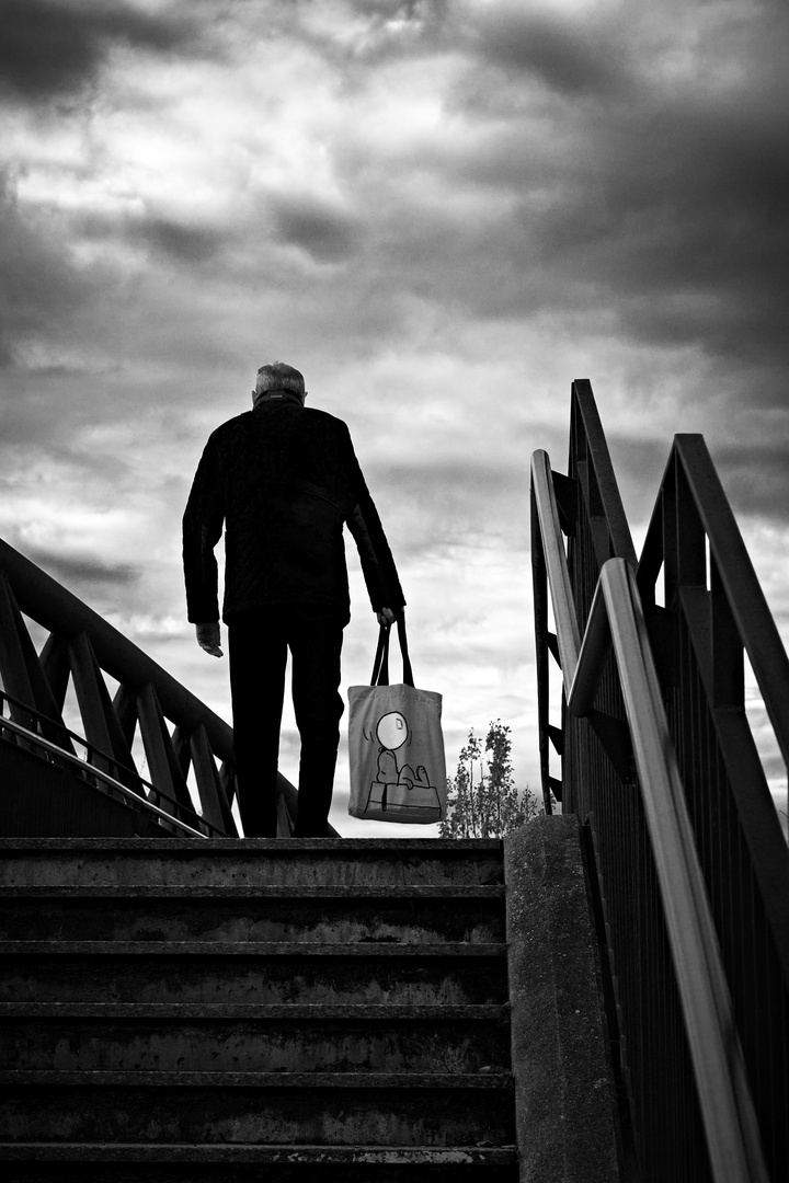 Snoopy Foto & Bild | architektur, erwachsene menschen, streetfotografie mit menschen Bilder auf ...