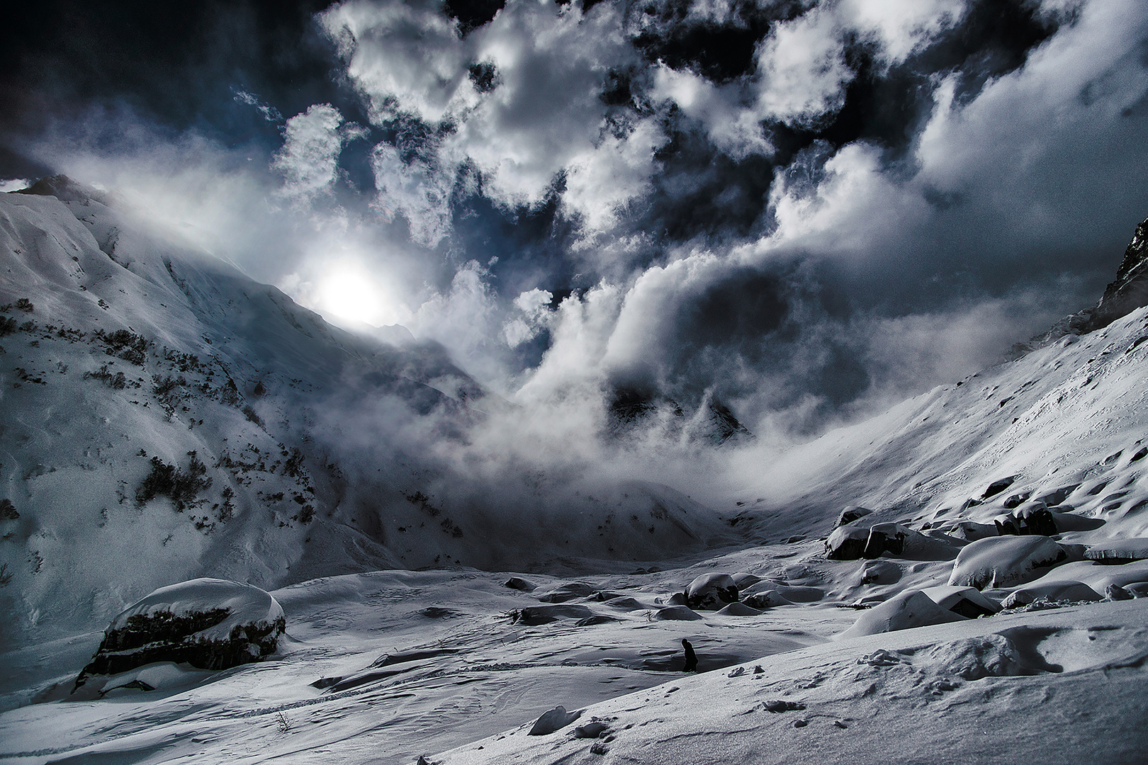 Snow Storm in the Himalayas photo et image | népal, himalayas snow ...