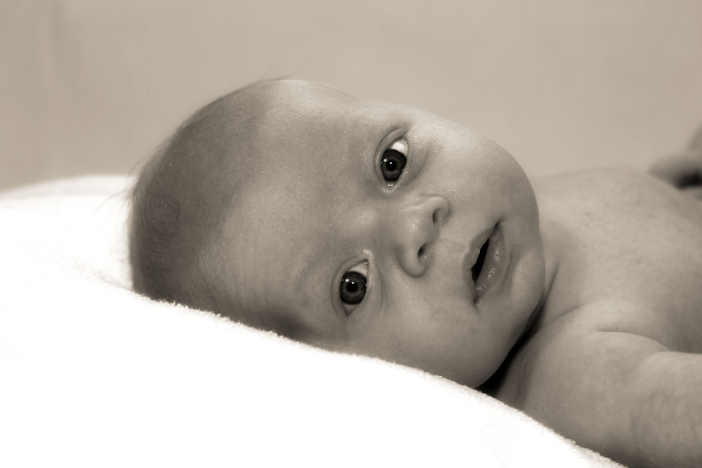 So klein und schon so aufmerksam... Foto & Bild | kinder, babies, menschen Bilder auf fotocommunity