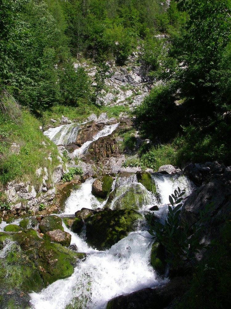 Soca Quelle Foto & Bild | landschaft, wasserfälle, bach, fluss & see ...