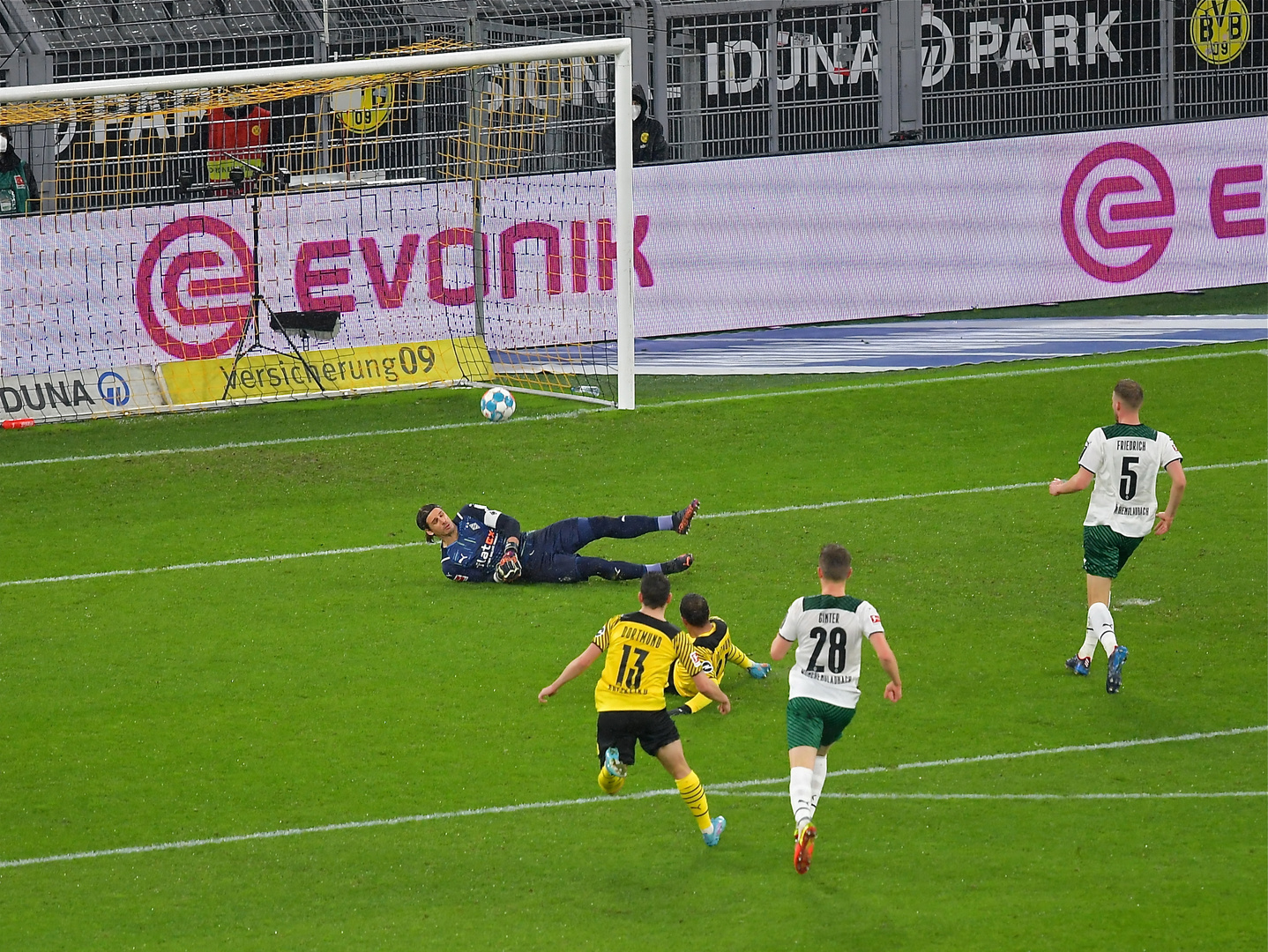 Sommer im Pech Foto & Bild | sport, ballsport, fußball Bilder auf ...