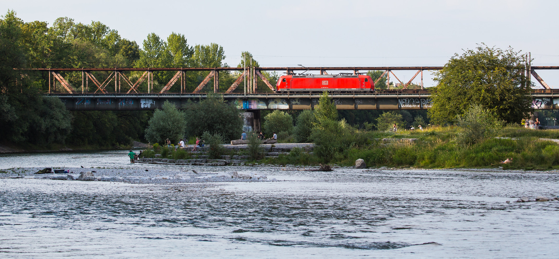 Sommerabend an der Isar (3 von 3) Foto & Bild | münchen, sommer, bahn ...