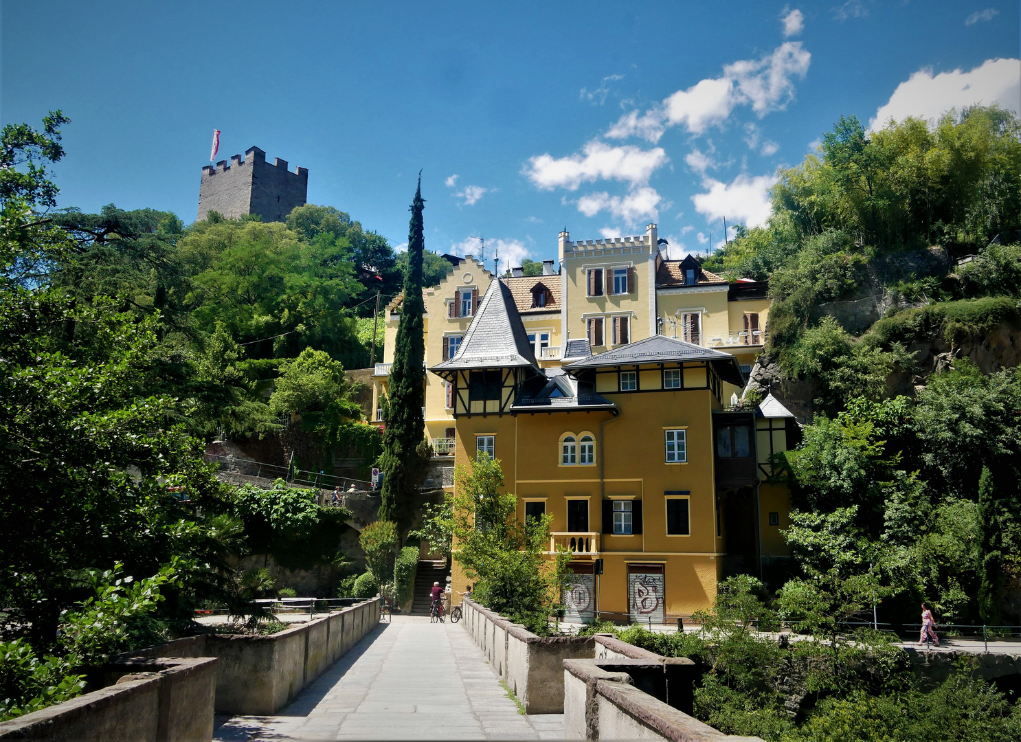 Sommerurlaub 2022 in Meran - Der Steinerne Steg Foto & Bild | spezial ...