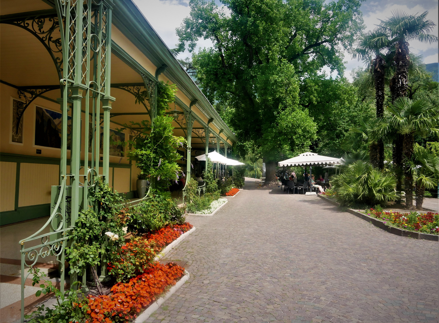 Sommerurlaub in Meran 2022 - Winterpromenade mit Wandelhalle Foto ...
