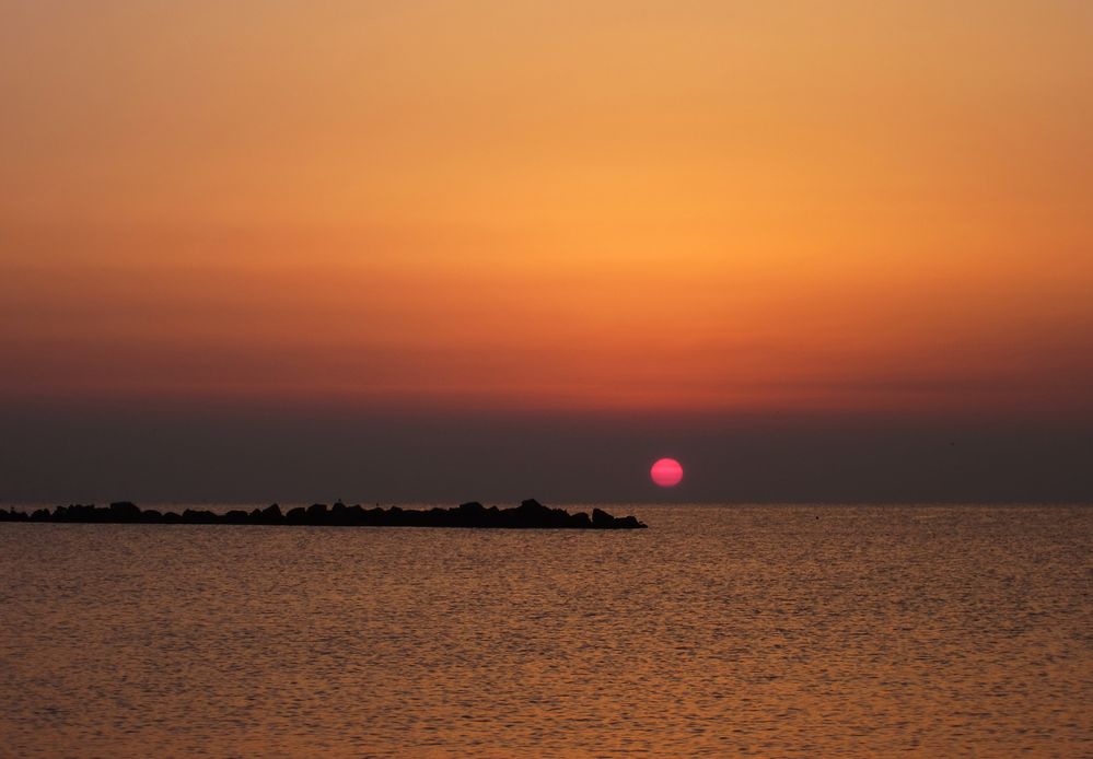Sonnenaufgang in Lido di Pomposa, Italien Foto & Bild | sonnenaufgänge, himmel & universum, meer ...