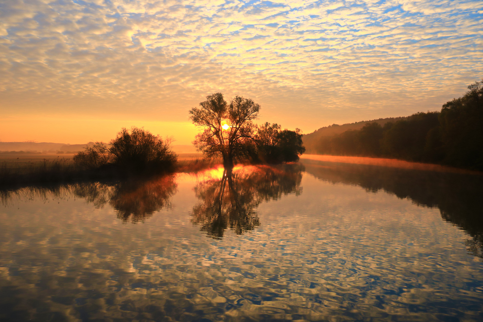 Sonnenaufgang mit Wolken Foto & Bild | landschaft, bach, fluss & see, flüsse und kanäle Bilder ...