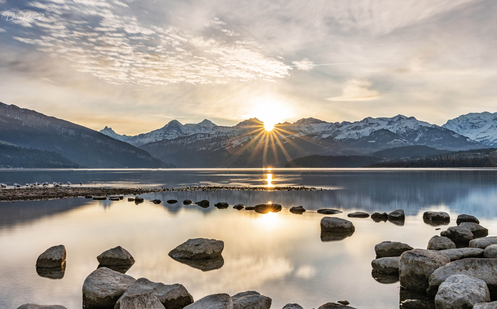 Sonnenaufgang über dem Thunersee Foto & Bild | landschaft, bach, fluss & see, see, teich ...