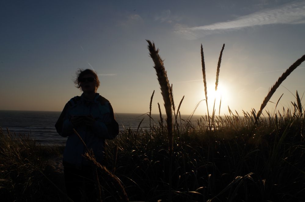 Sonnenuntergang am Strand Foto & Bild | erwachsene menschen, alltagsereignisse, menschen in der ...