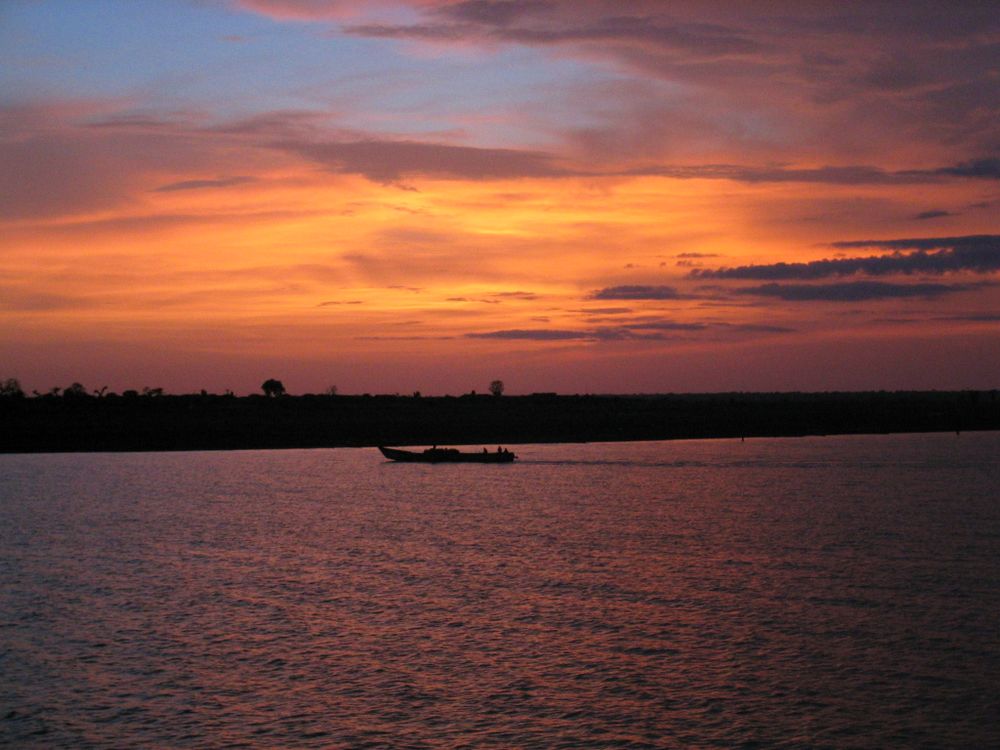 Sonnenuntergang auf dem Volta-Stausee in Ghana Foto & Bild ...